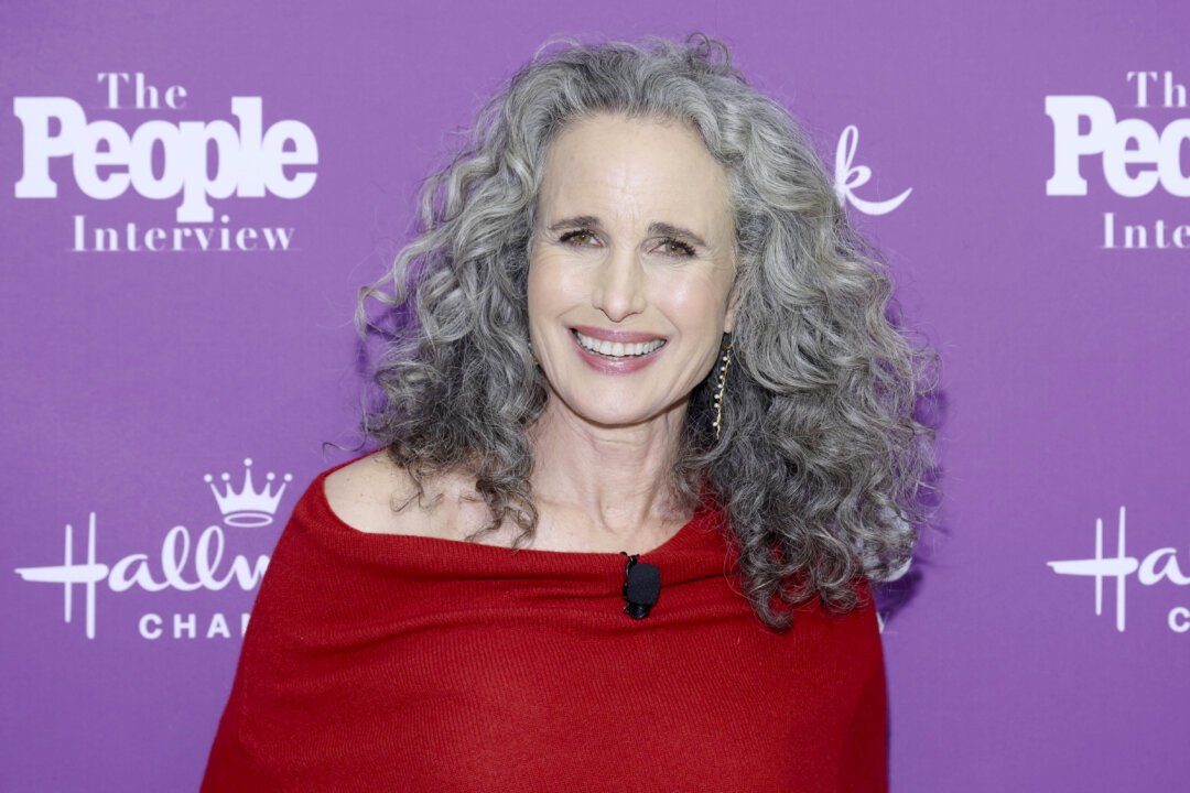 Andie MacDowell Reveals Diagnosis of Piriformis Syndrome | The Epoch Times