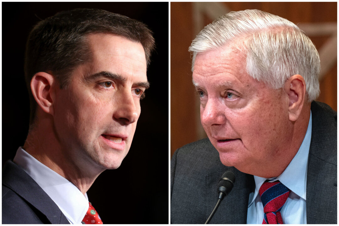 Some Republicans Ask Trump to Rethink Revocations of Former Officials ...