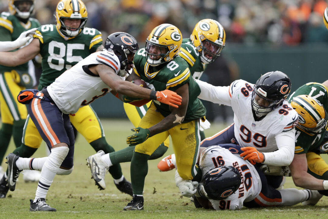 Bears Rally for 24–22 Win in Green Bay as Packers Lose Love and Watson ...