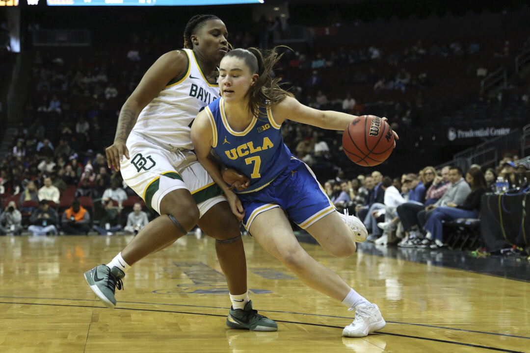 Lauren Betts Lifts No. 1 UCLA to 72–57 Win Over No. 25 Baylor in ...