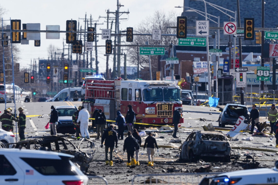 Fiery Plane Crash in Philadelphia Kills 7, Death Toll Expected to Rise ...