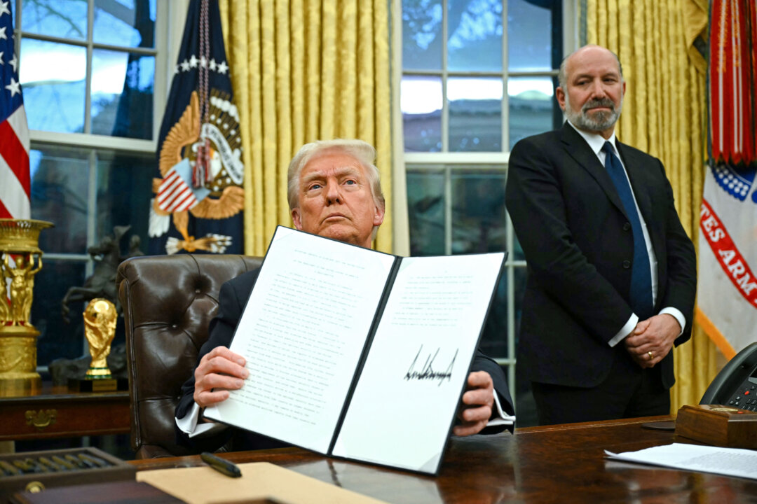 Trump Signs Order to Shut Down Federal Executive Institute | The Epoch ...
