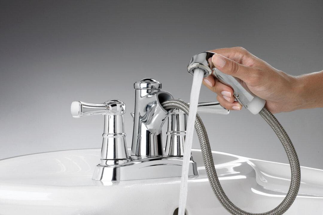 Install a Pull-Out Sink Faucet | The Epoch Times