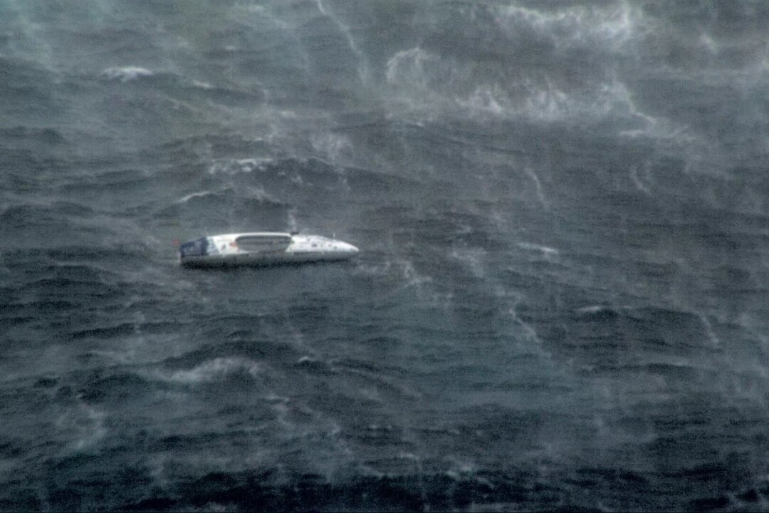 Ocean Rower Caught in Cyclone Alfred Safely Rescued | The Epoch Times