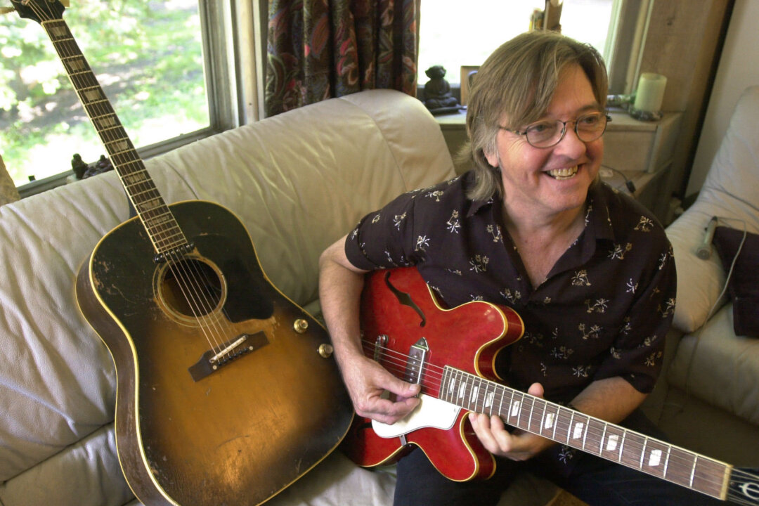 Badfinger Guitarist and Last Surviving Member Dies at 77 | The Epoch Times