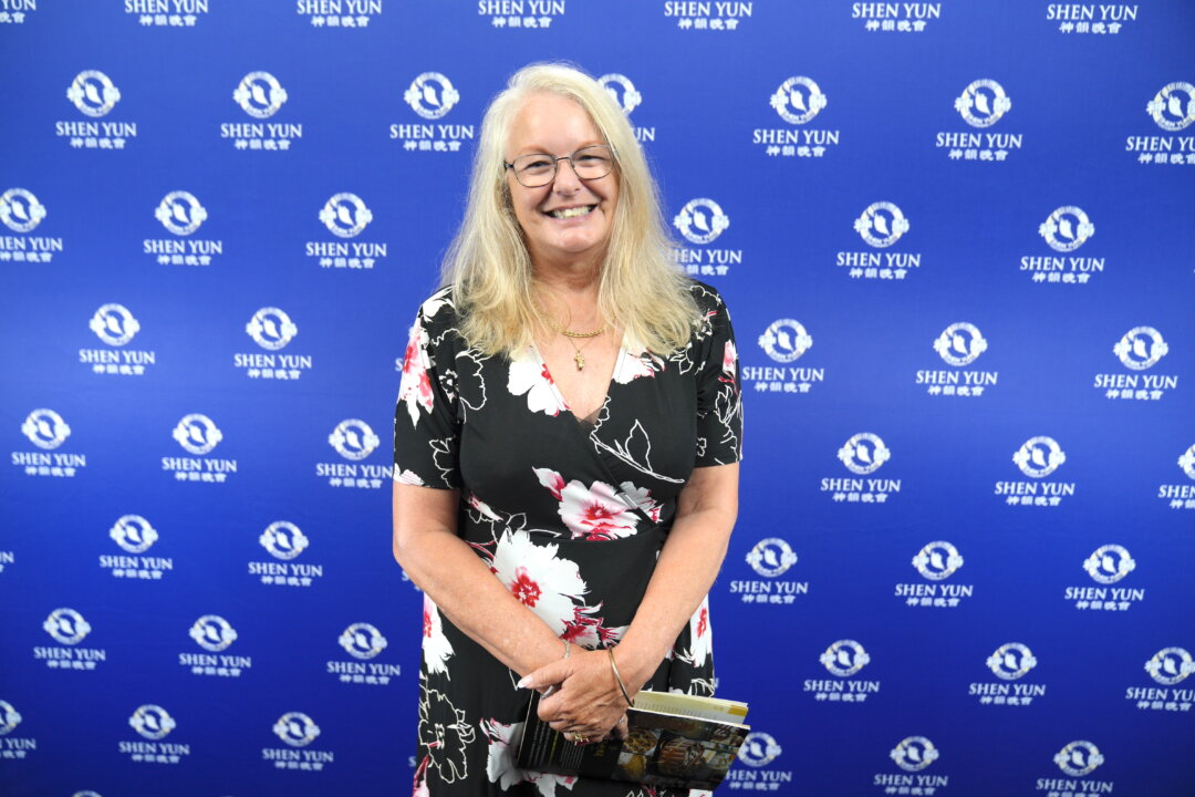 ‘The Harp Was Beautiful’: Shen Yun Touches Irish Theatergoer | The ...