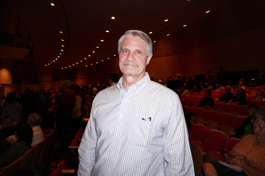 Aerospace Engineer Sees Shen Yun Dancers Sail to Heaven, Depict ...
