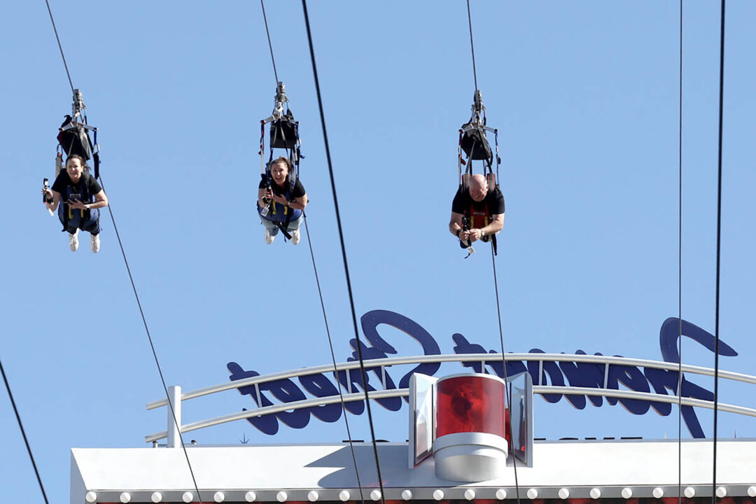 Tourism Goes Up: Zip Lining Gives a Bird’s-Eye View of Las Vegas | The ...