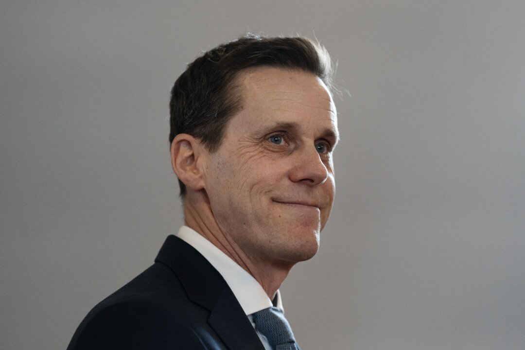 Rob Lantz Steps Down as PEI Premier to Run for Permanent PC Leadership ...