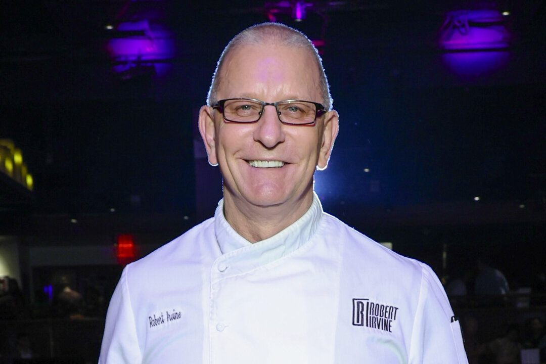 Celebrity Chef Robert Irvine Calls for Better Diets: ‘America Needs to ...