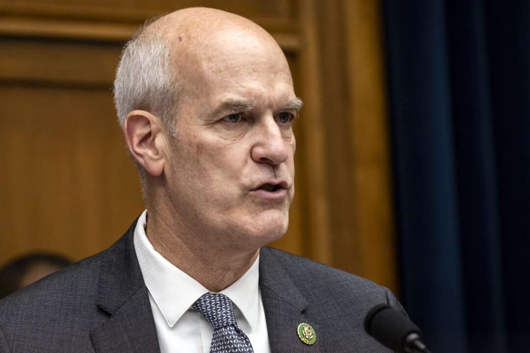 House Democrats Move to Force Vote on Blocking Tariffs | The Epoch Times