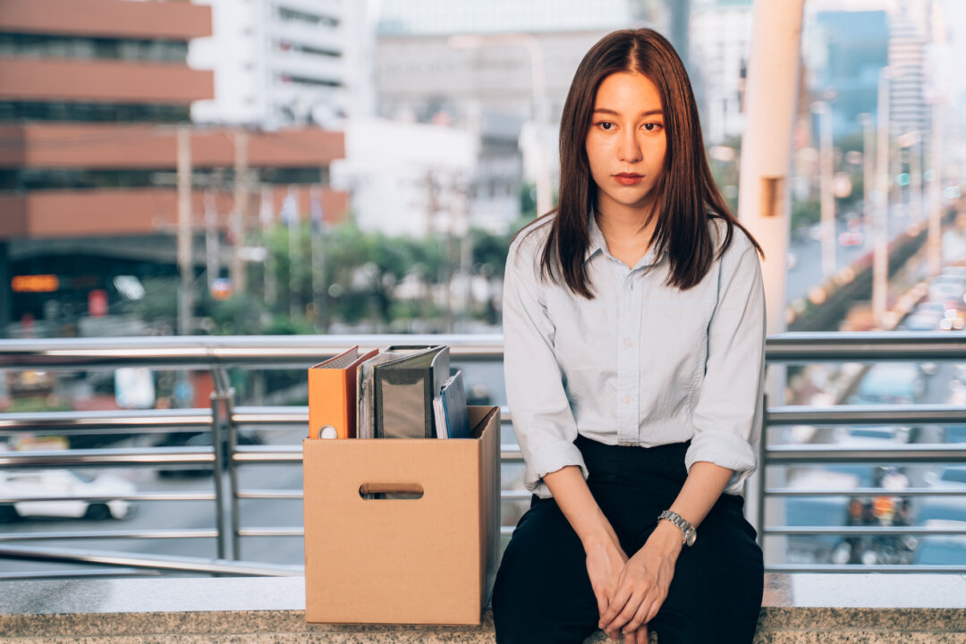 Must-Follow Steps When You’re Out of a Job | The Epoch Times
