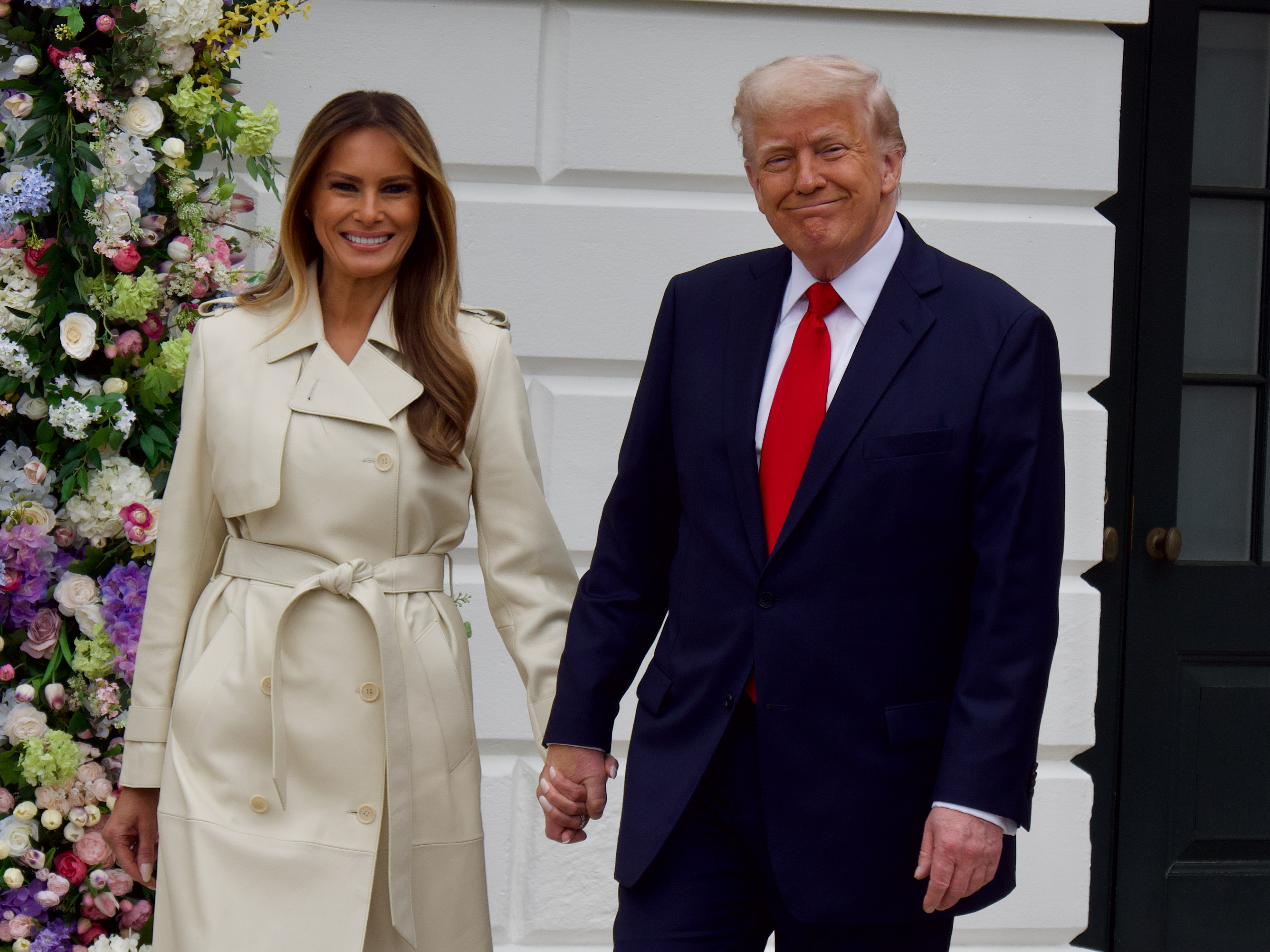 Trump and Melania Depart New York for the White House | EpochTV