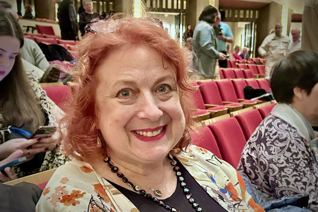 Shen Yun Shares ‘ Exactly What We Need,’ Says Cellist | The Epoch Times