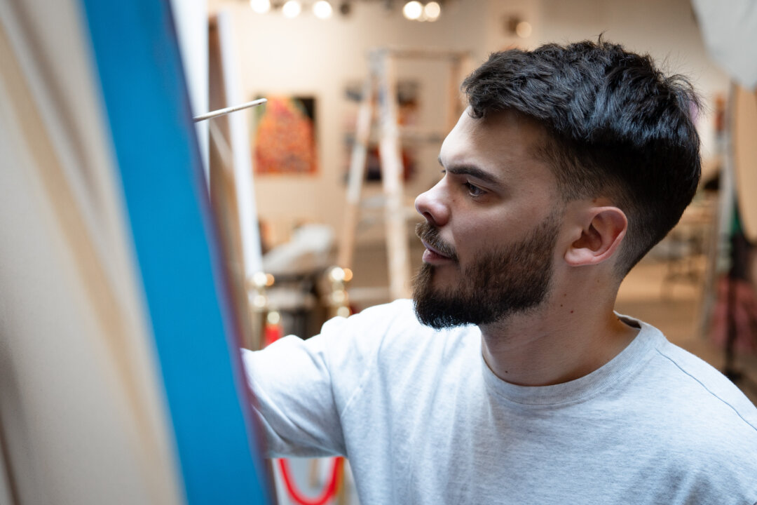 Rescued Hostage Shares Journey From Pain to Hope on Canvas | The Epoch ...