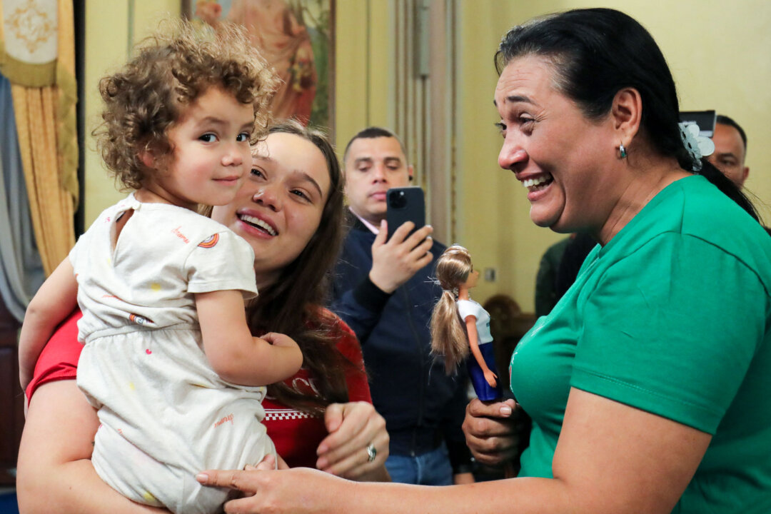Toddler Separated From Parents in Deportation Case Is Reunited With ...