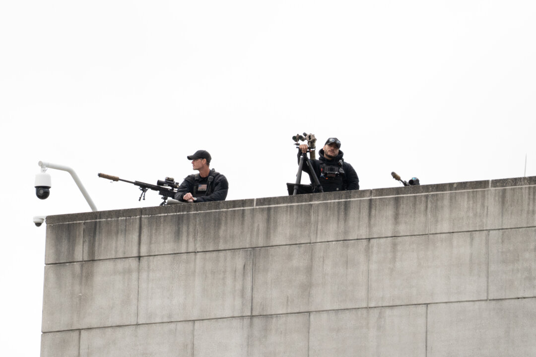 Unqualified Secret Service Snipers Protected President, Inspector ...
