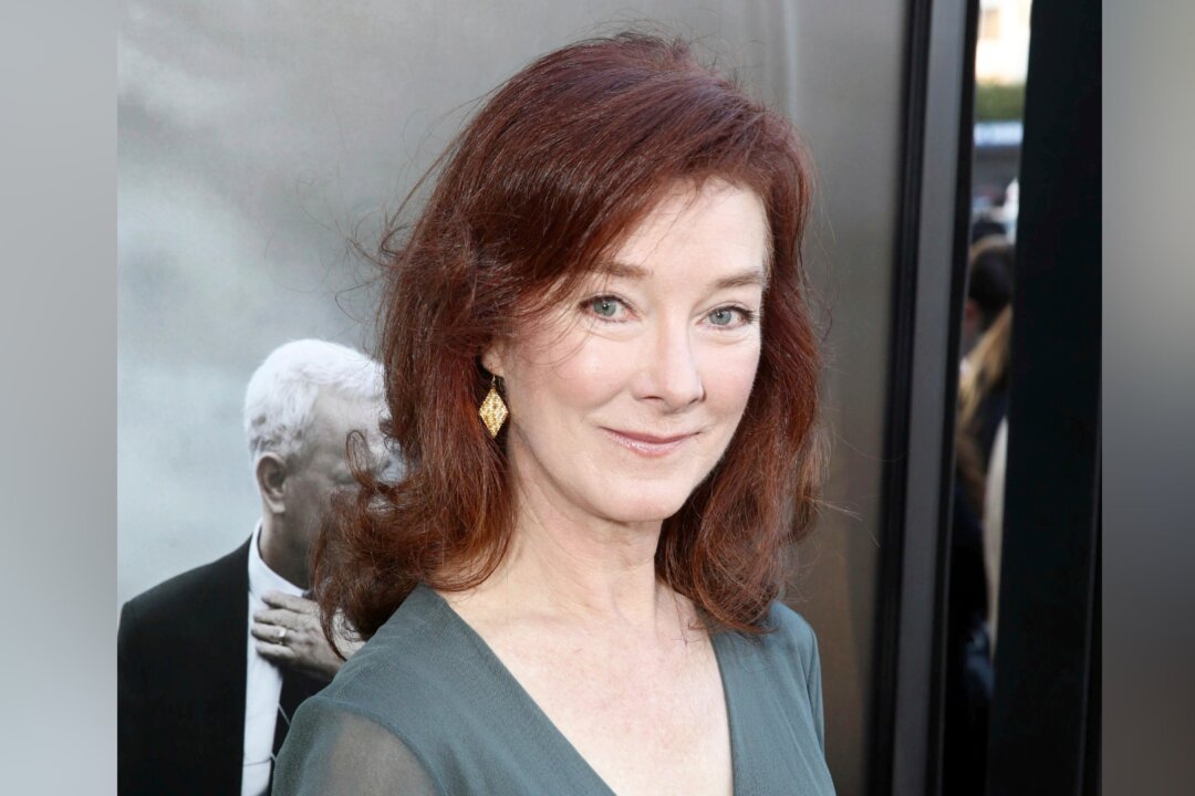 Actress Valerie Mahaffey, ‘Northern Exposure’ Emmy Winner, Dies After ...