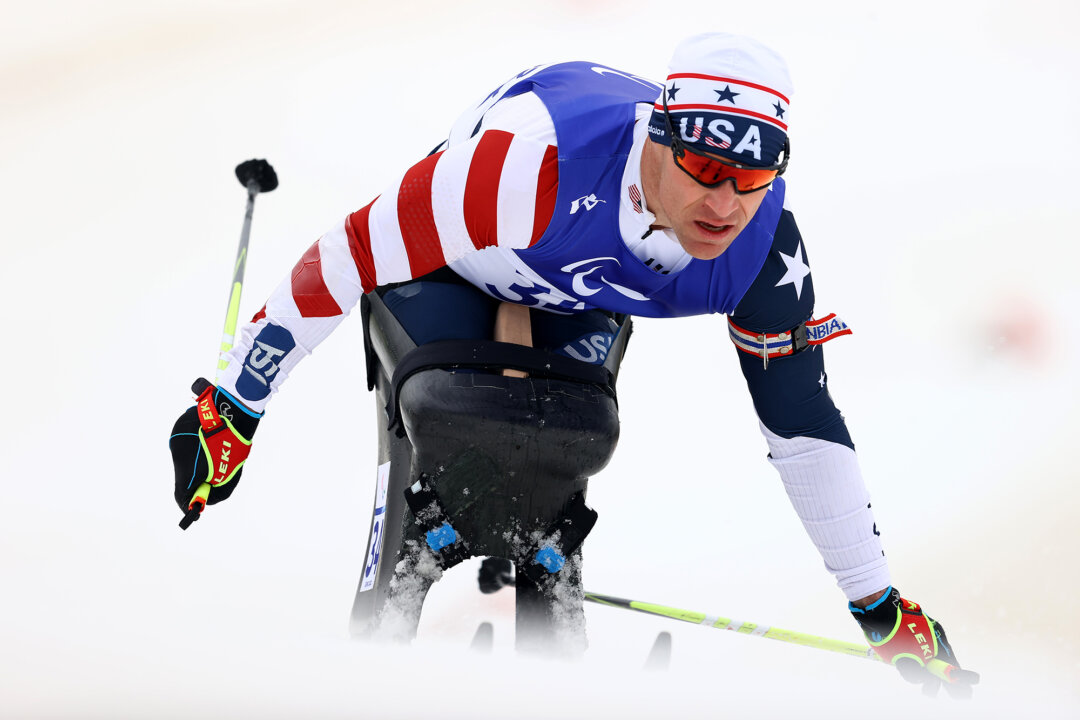 Conquering Hills: The Incredible Story of Navy SEAL and Paralympic ...