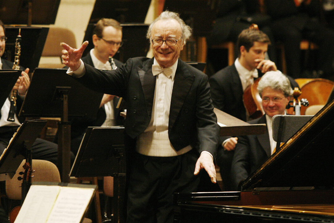 Alfred Brendel, Renowned Pianist and Essayist, Dies at 94 | The Epoch Times