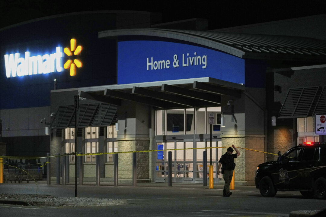 11 Stabbed in Attack at Michigan Walmart | The Epoch Times
