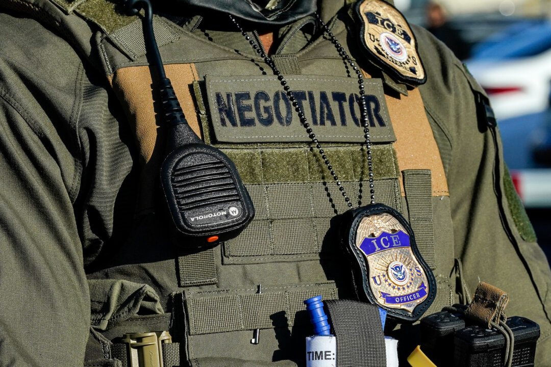 ICE Looks to Hire 10,000 More Agents, Offers $50,000 Signing Bonuses ...