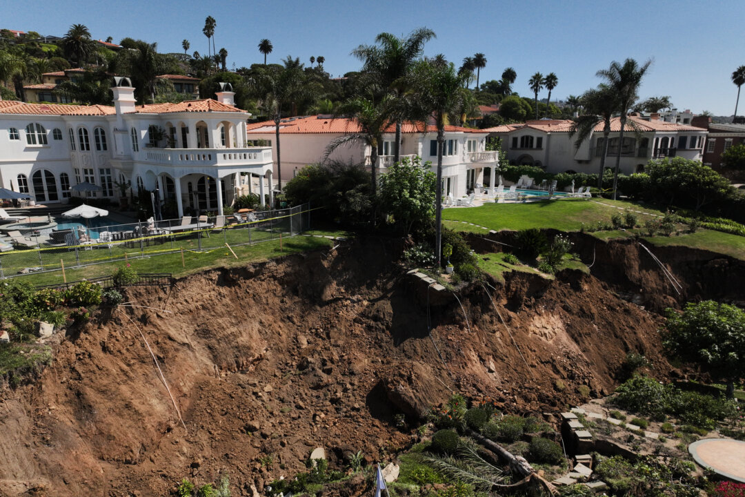 Land Shifting Behind Oceanfront Homes in New Area of Rancho Palos ...