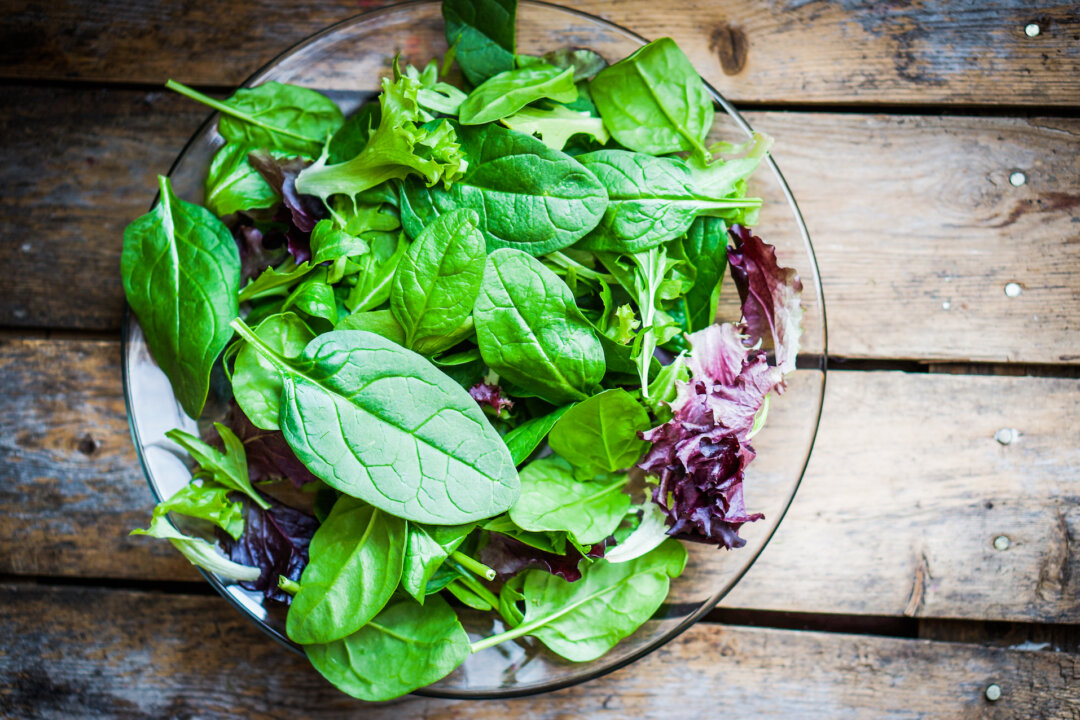 How to Dry Washed Salad Greens Perfectly Without a Spinner | The Epoch ...