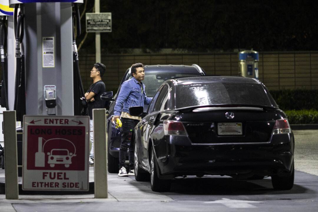 California Senate Unanimously Passes Bill to Allow Cheaper E15 Gasoline Sales | The Epoch Times