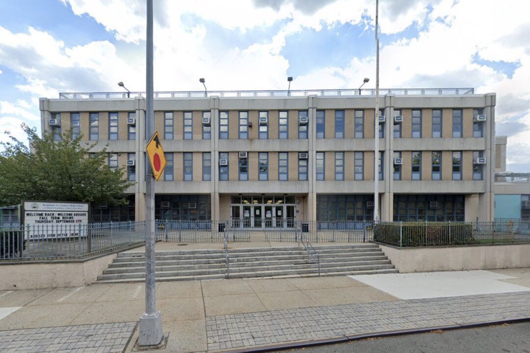 16-Year-Old With Loaded Gun Threatened to Shoot up His New York City High School, Police Say ...