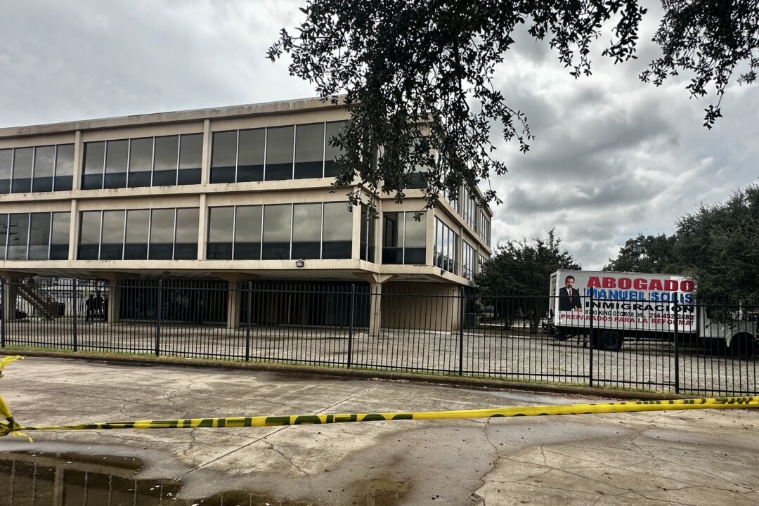 What to Know About Dallas ICE Facility Shooting | The Epoch Times