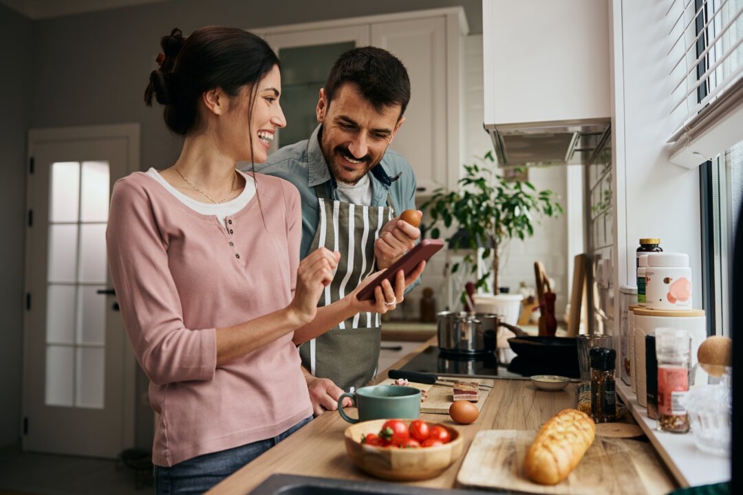 What Are the Middle Class Eliminating to Save Money? | The Epoch Times