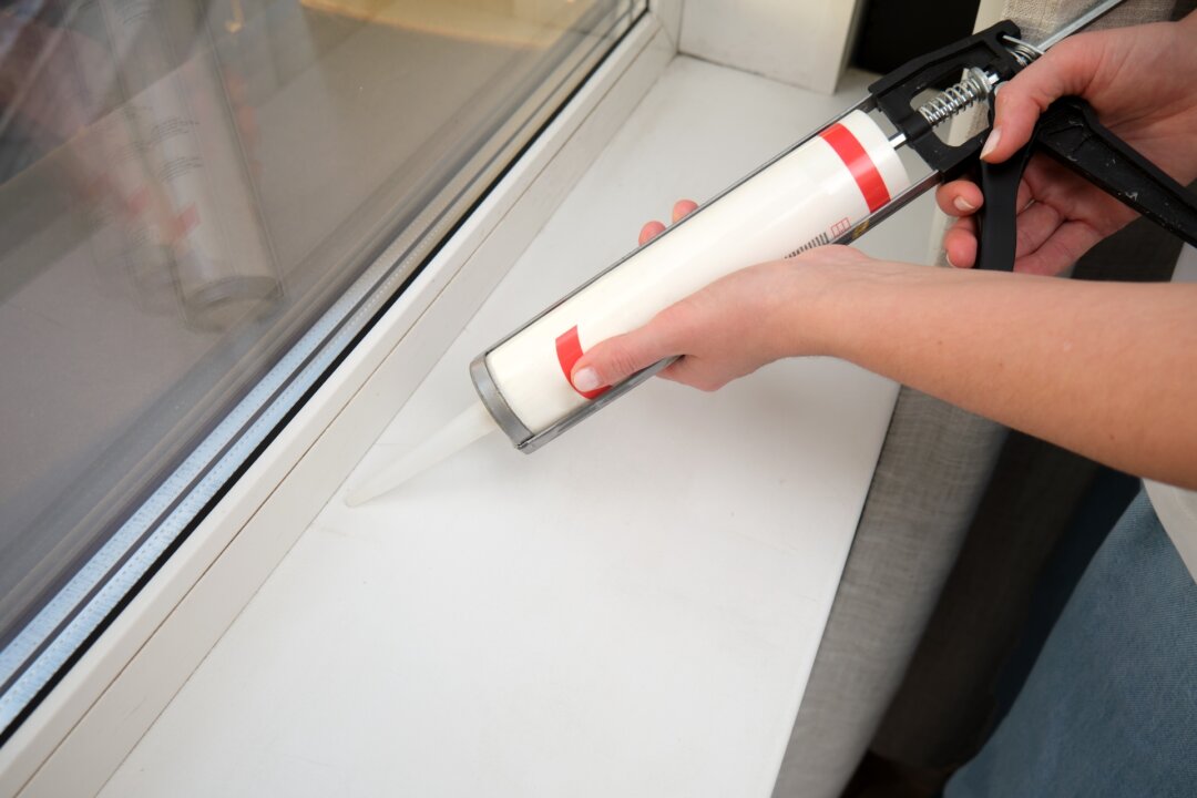 Easiest Way to Caulk Windows | The Epoch Times