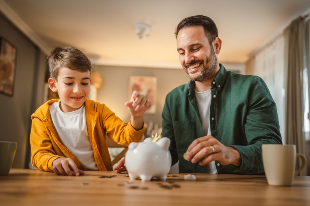 Should You Open a Roth IRA for Your Child? | The Epoch Times