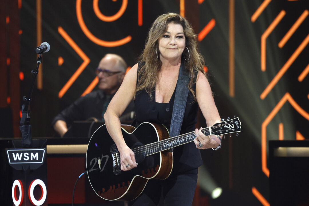 Gretchen Wilson Rerecording Debut Album With Miranda Lambert, Cody ...