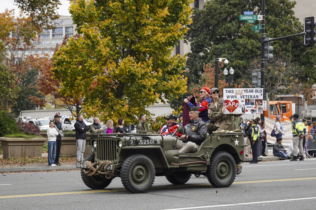 Washington Honors Veterans With Patriotic Parade | The Epoch Times
