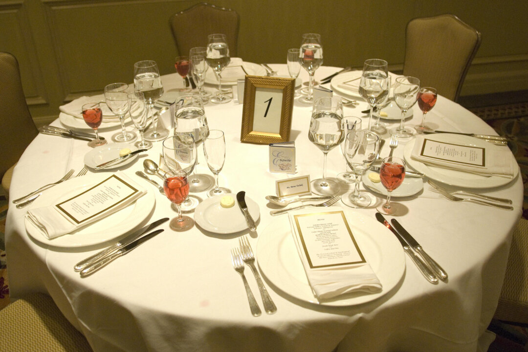 Do We Still Set the Table? | The Epoch Times