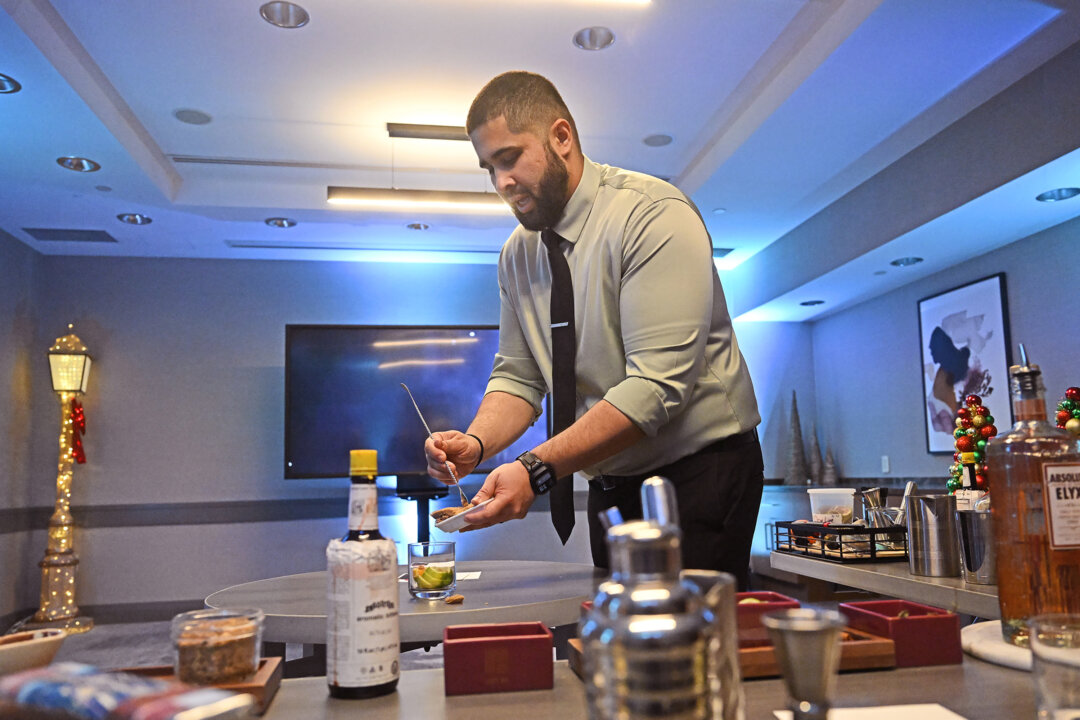 These Holiday Cocktail Recipes Will Raise the Bar at Your Next Party ...