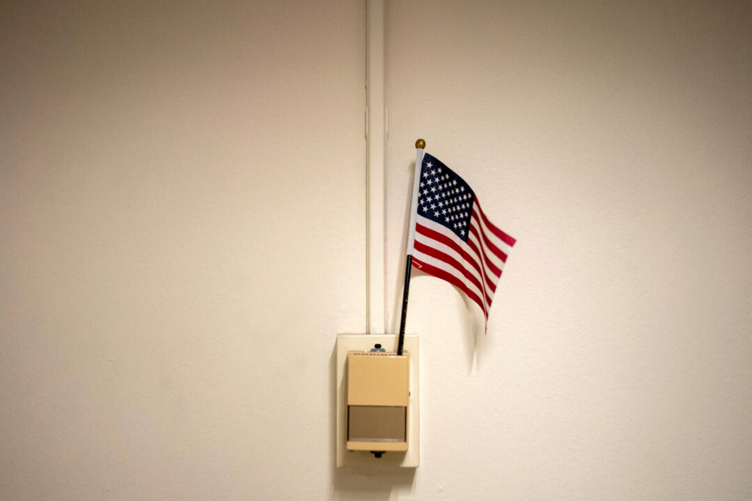 Judge Blocks ICE Agents From Conducting Arrests at Immigration Courts ...