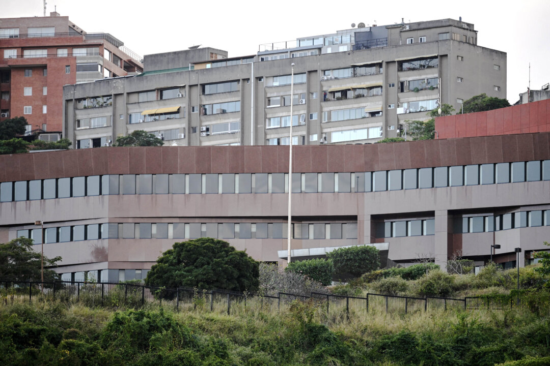 US Envoy Arrives in Venezuela to Resume Diplomatic Mission After 7-Year ...