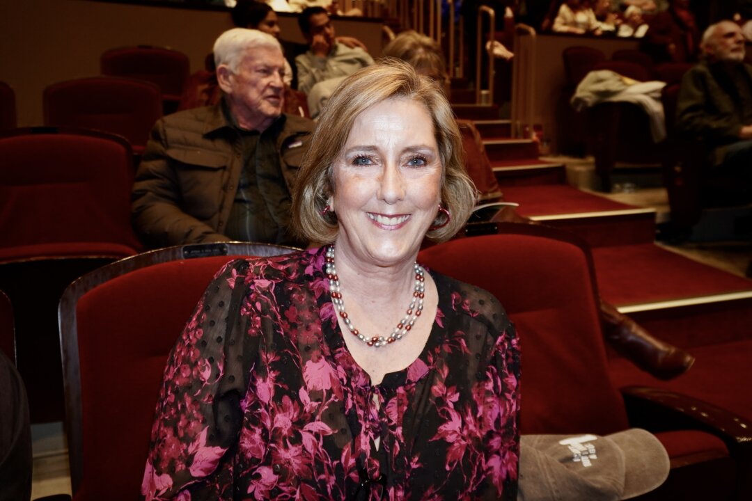 Award-Winning Writer Celebrates Birthday With Shen Yun, Calls It ...