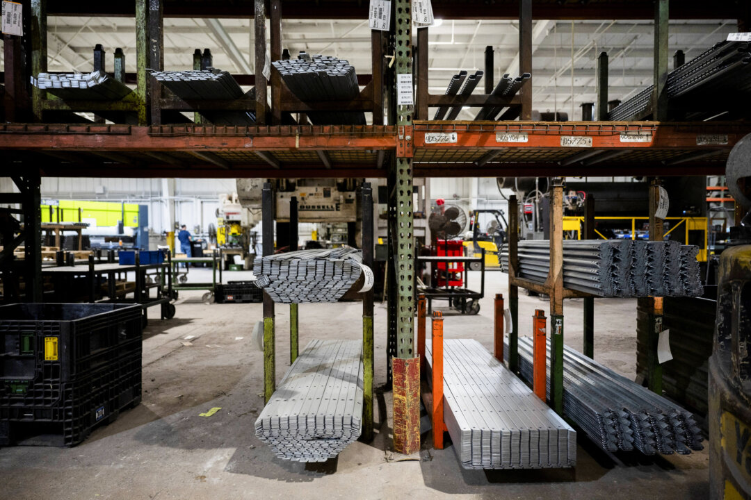 US Factory Output Rises to Near 4-Year High as Manufacturing Rebounds ...
