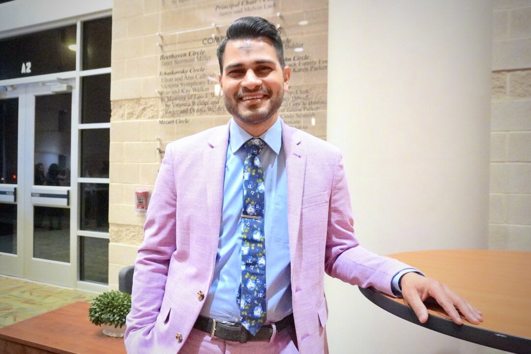 Texas Audience Member Glad to See Shen Yun in His Hometown | The Epoch ...