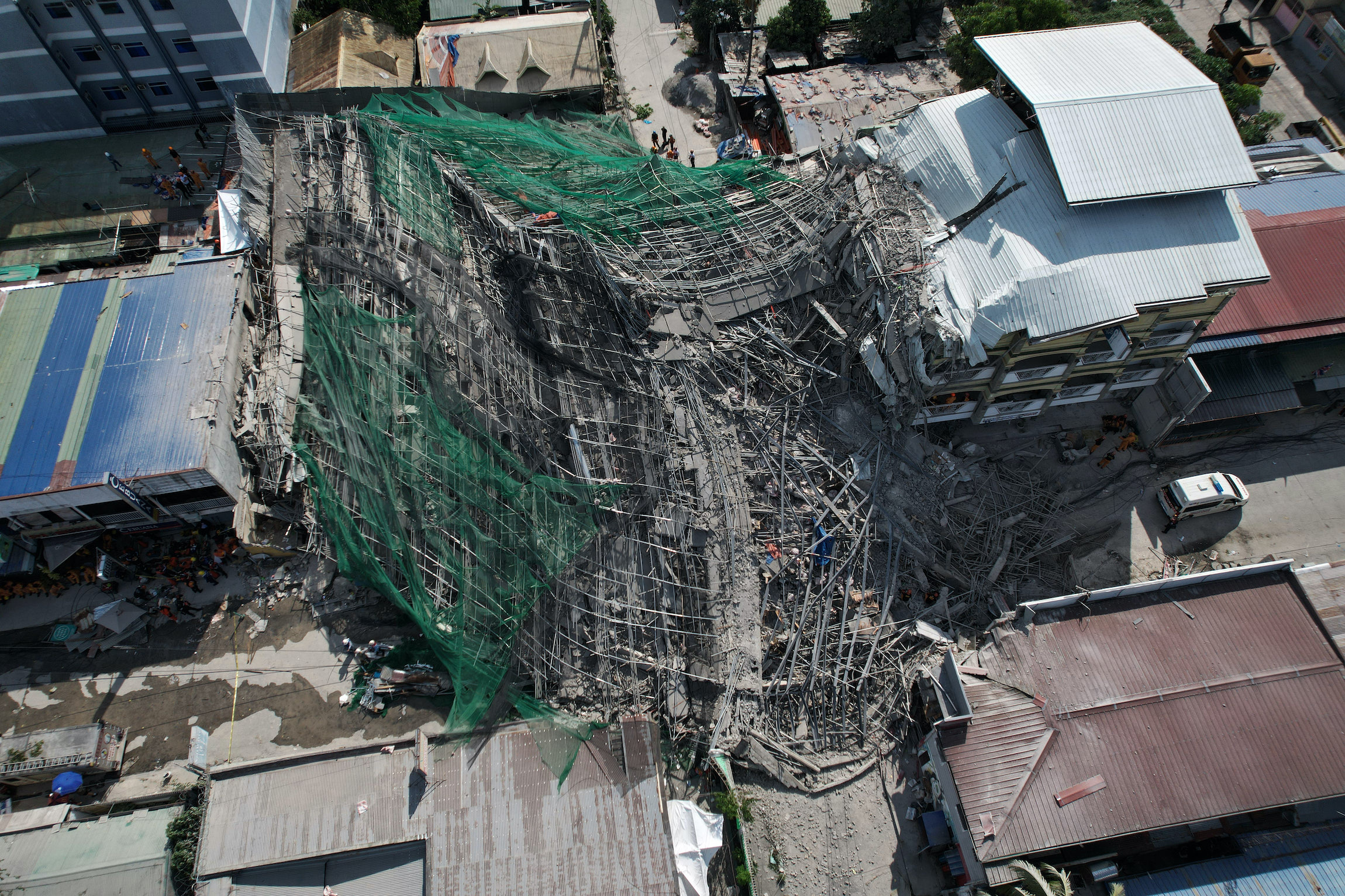 Over 30 Trapped After 9-Story Construction Building Collapses in ...