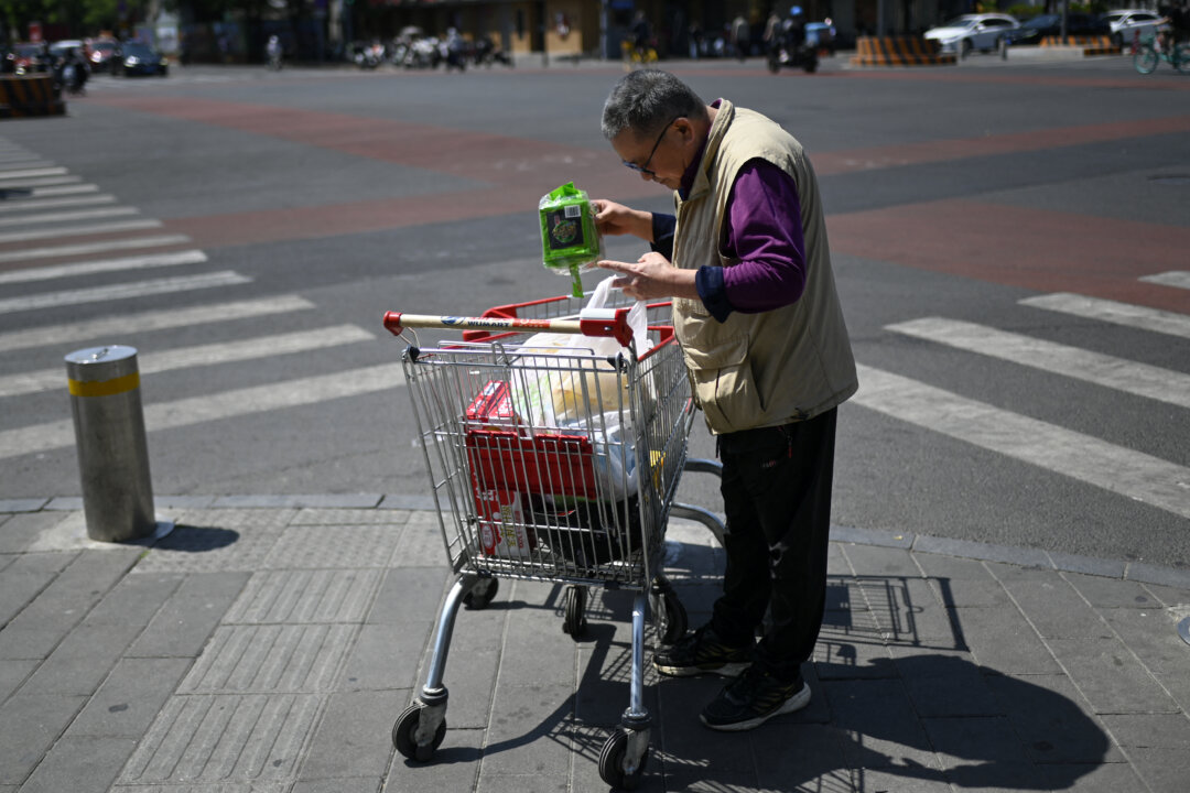China’s Consumer Spending Slumps as Economic Imbalance Deepens | The ...