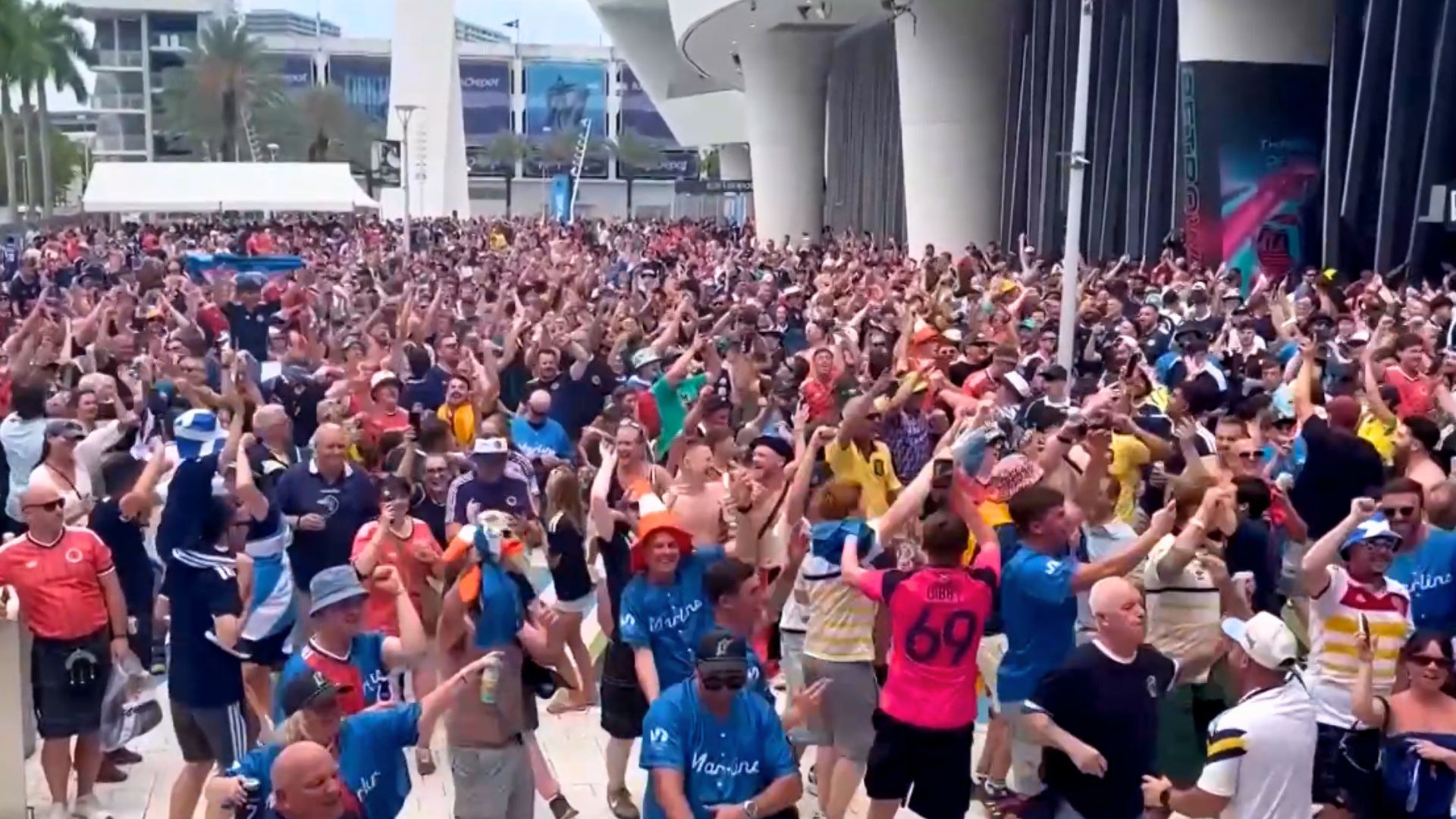 Scottish Fans Sing and Dance Outside Miami Marlins Stadium | EpochTV